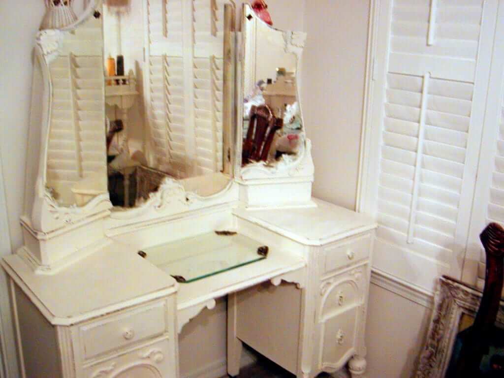 DIY Antique Vanity Makeover